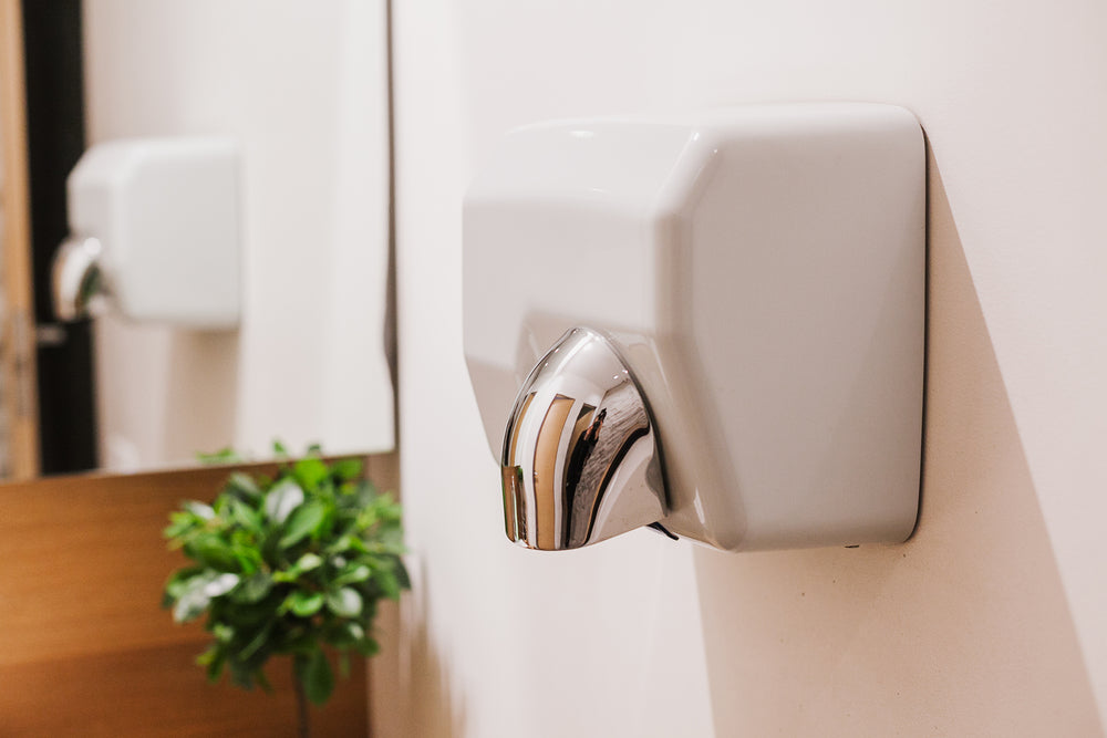 4 ways to dry your hands – our guide to doing it properly – Intelligent ...
